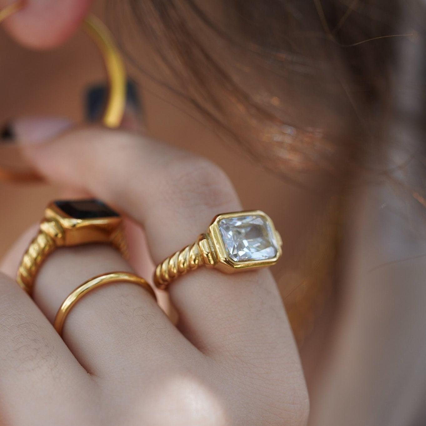 Twisted Signet Ring | Diamond