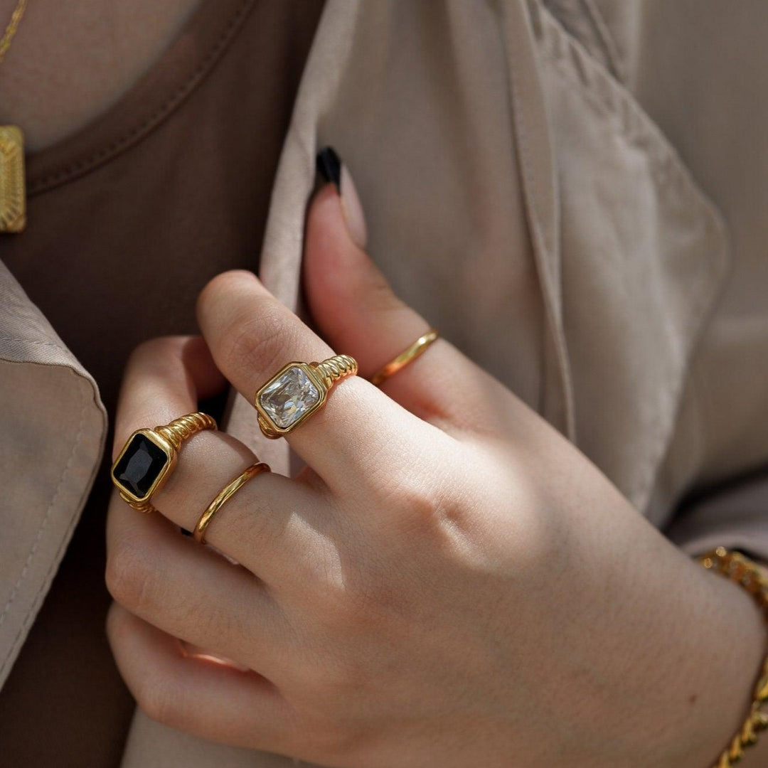 Twisted Signet Ring | Diamond